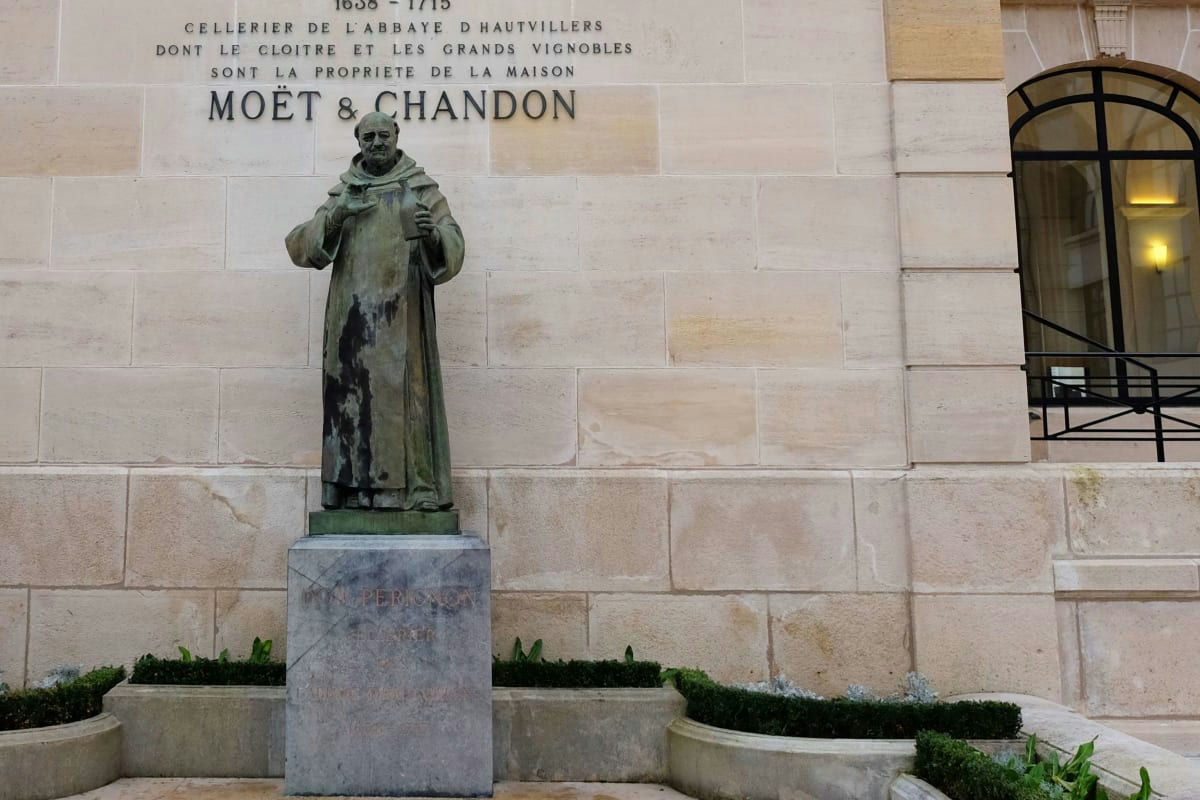 The foundations of the first great champagne houses and their role in ...
